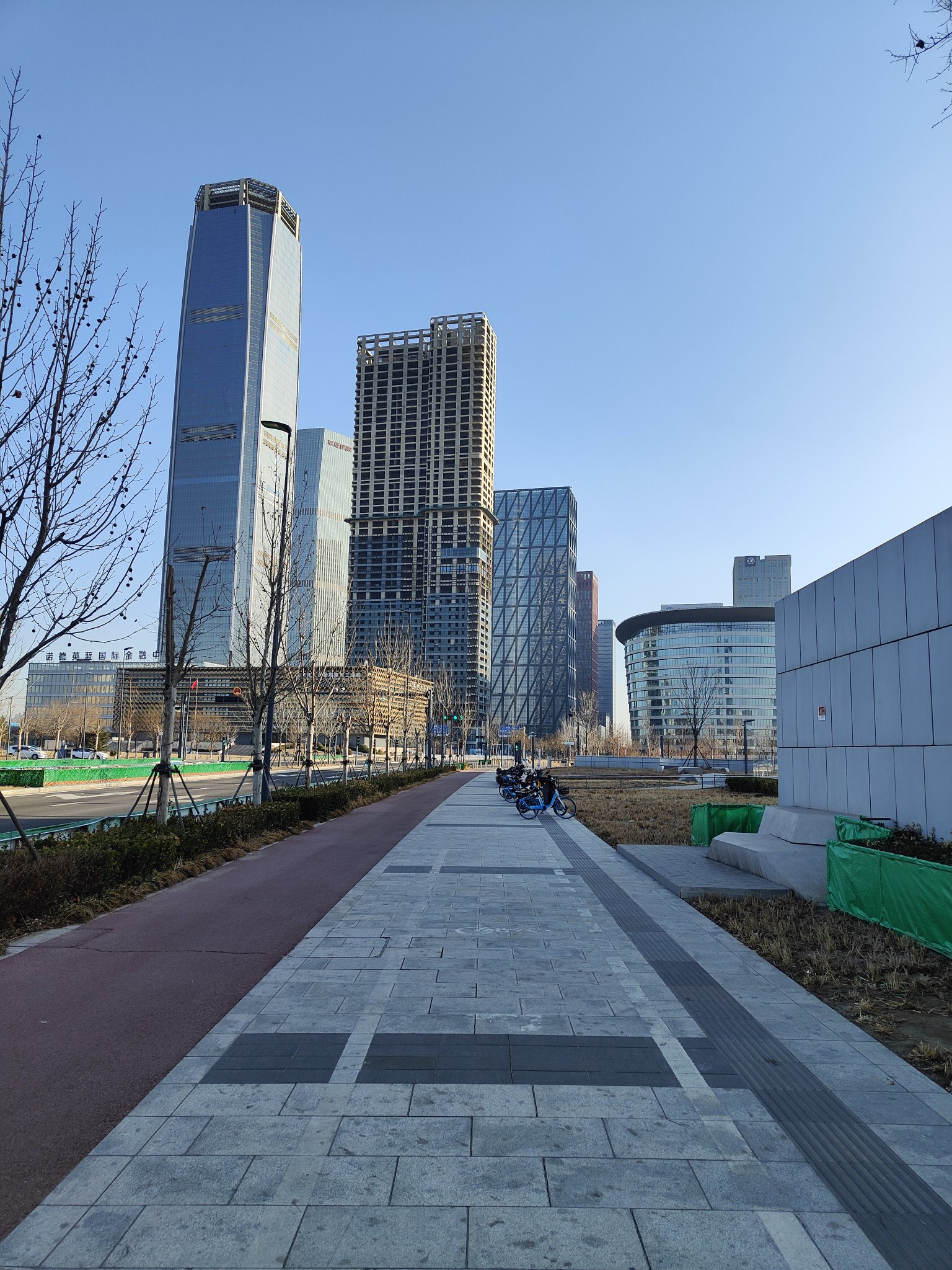 Tinyfool on Twitter: "于家堡还没盖完，没啥人 https://t.co/0VwNJJwDK5" / Twitter