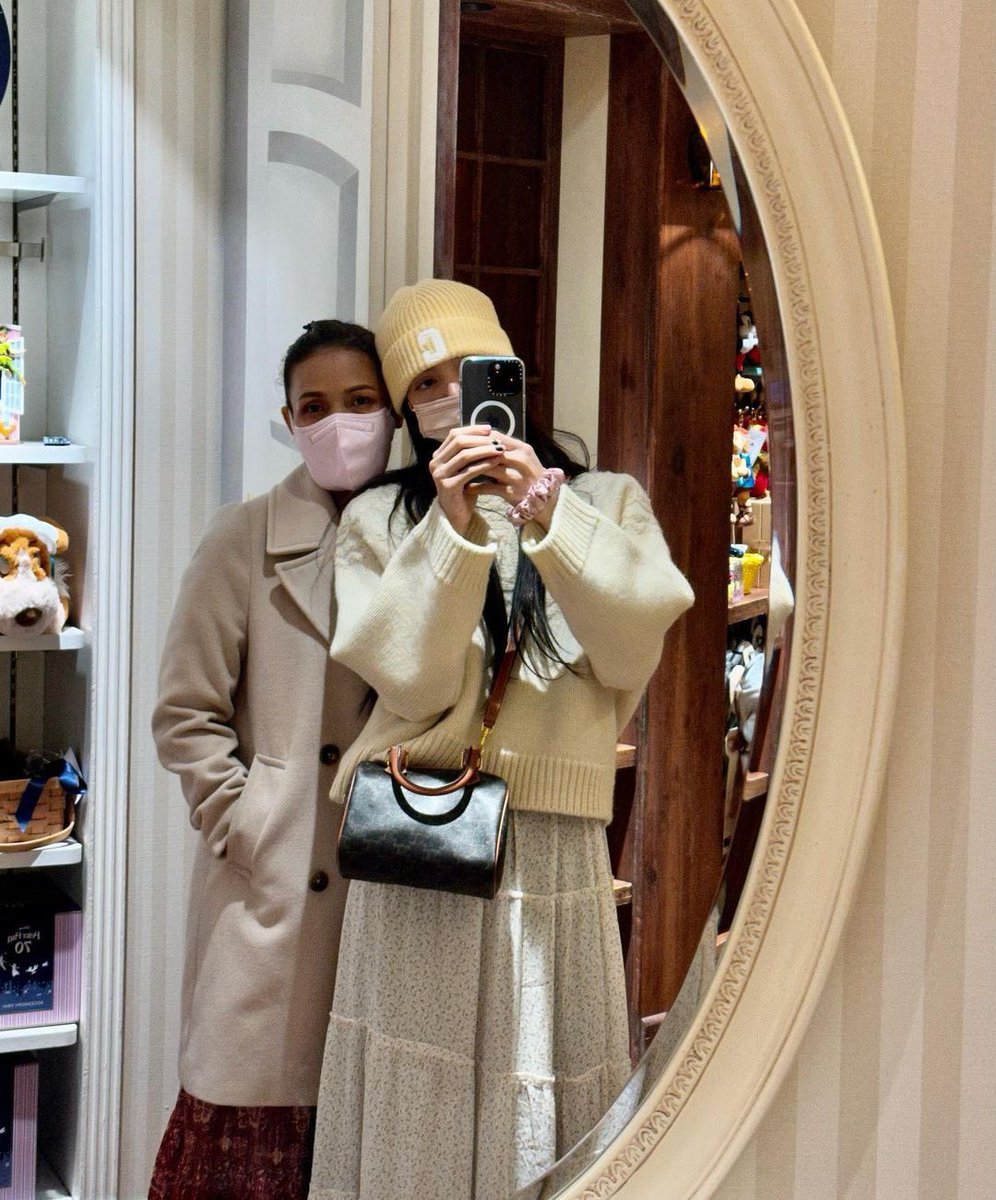 Blackpink Brasil On Twitter 📸 Lisa Continua Aproveitando Suas Férias