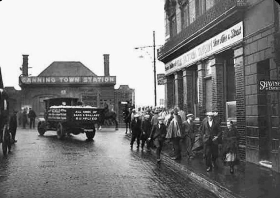 ℝ𝕚𝕡𝕡𝕖𝕣 on Twitter: "Canning Town, to the north of the old Victoria Docks has little to do with ...