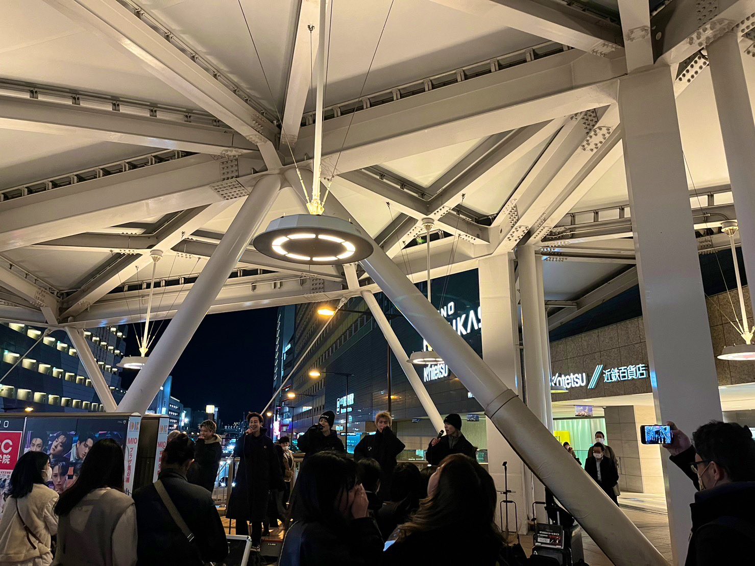 TAICHI【VELLE.J】 on Twitter: "・ #いきなりストリート 今日は天王寺で歌いました！！ あんなけ寒くて風強くても 立ち止まってもらえるって 有り難いよほんとに😭😭 ...