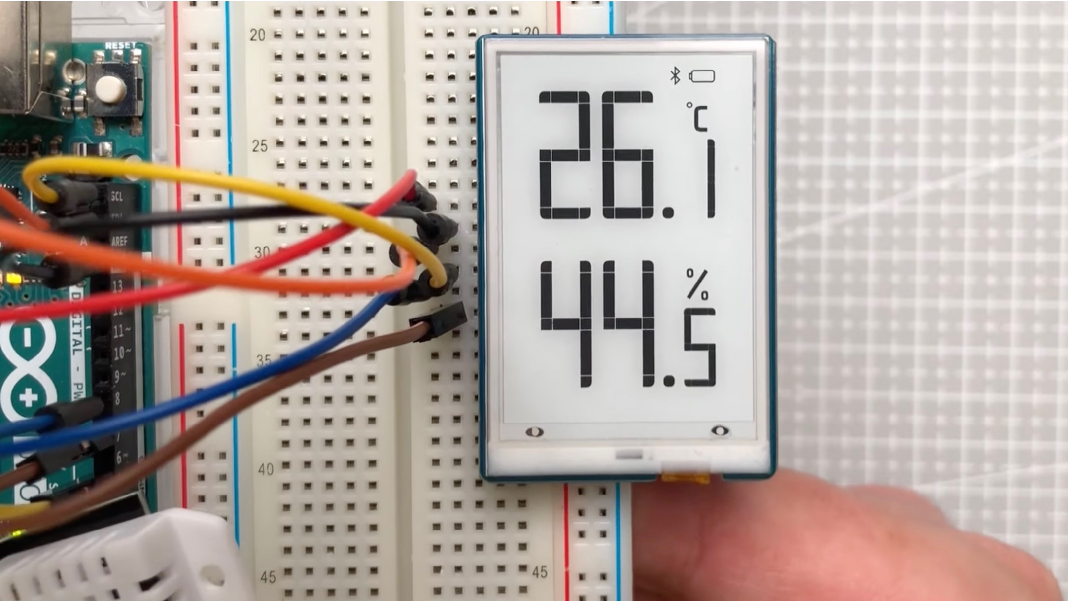 Arduino On Twitter Show The Temperature And Humidity On An Arduino Connected E Ink Display 8388