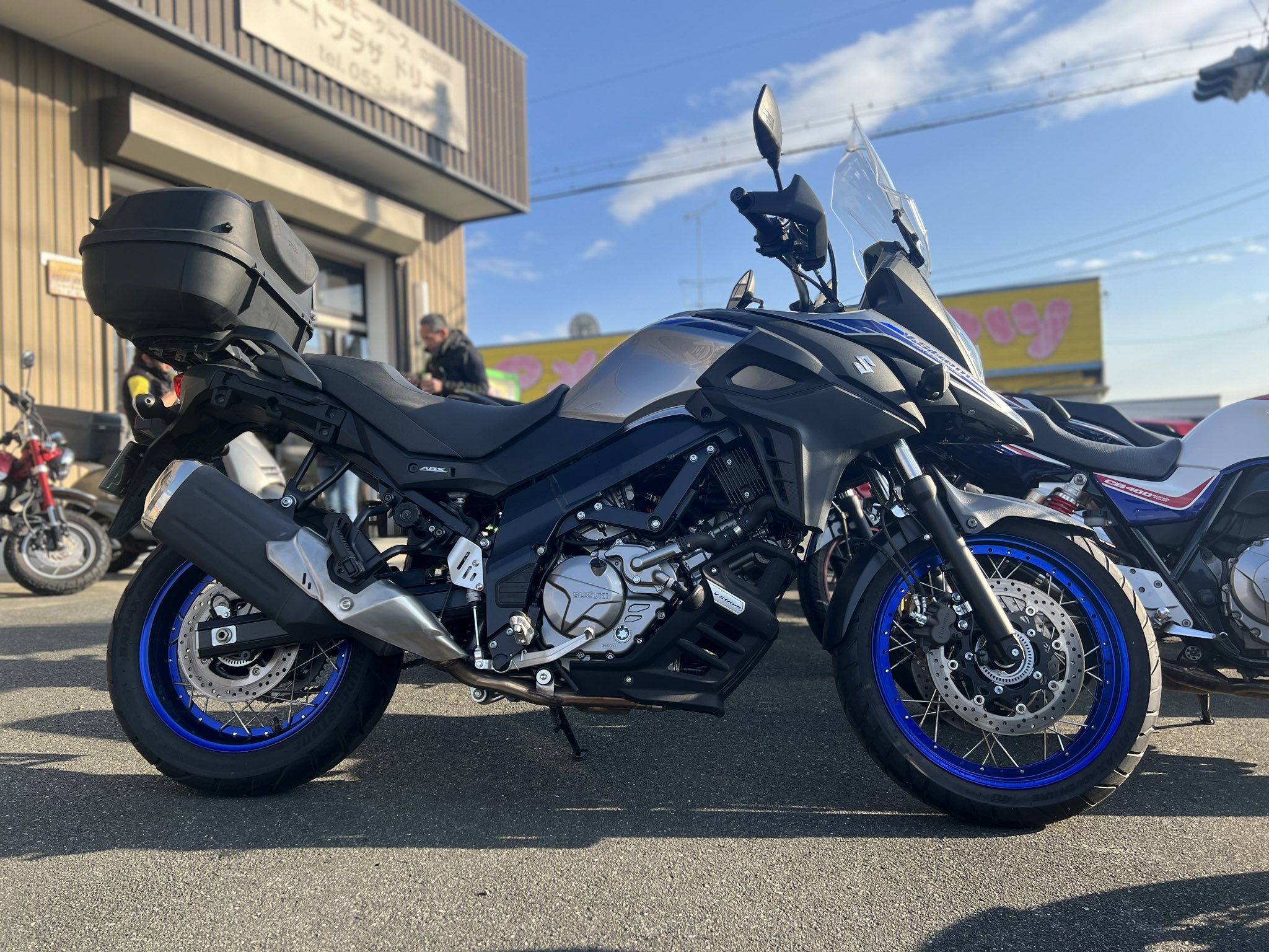 オートプラザドリーム@浜松バイク屋さん on Twitter: "2021年式 V-strom650XT 走行距離1,090km 車検はR6年7月迄 純正グリップヒーター、ETC2.0 ...