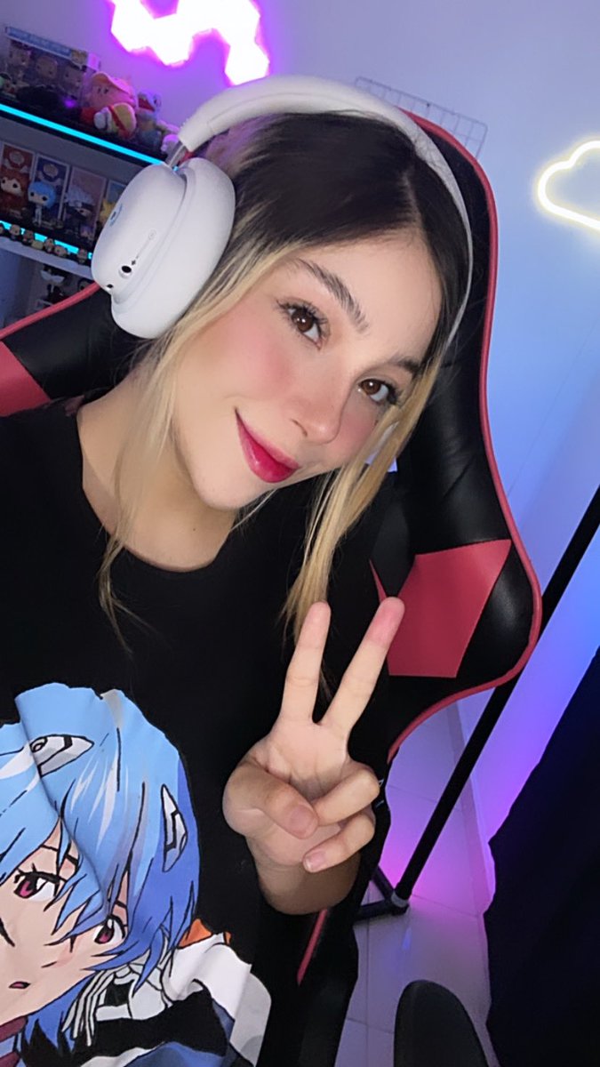 S y l ☁️ on Twitter: "ESTOY EN VIVO VEN 💋 https://twitch.tv/waifusyl"