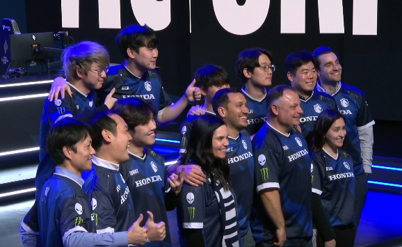 Team Liquid Honda LoL on Twitter: "Thanks to team @Honda for the strength buff 🙏💙"