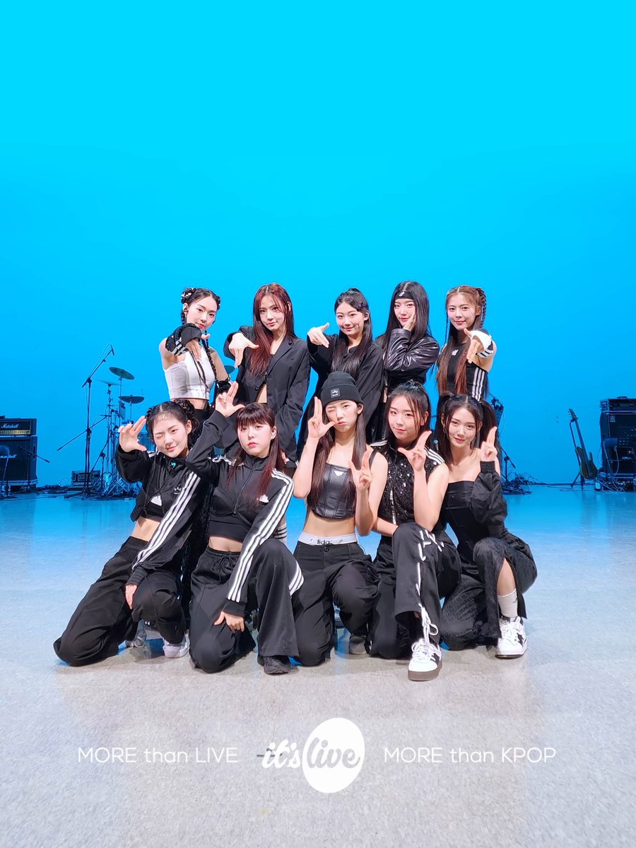 트리플에스의 잇츠라이브 현장 포토!📸 tripleS의 ‘Rising' 무대를 유튜브 it's Live 채널에서 확인하세요 ...