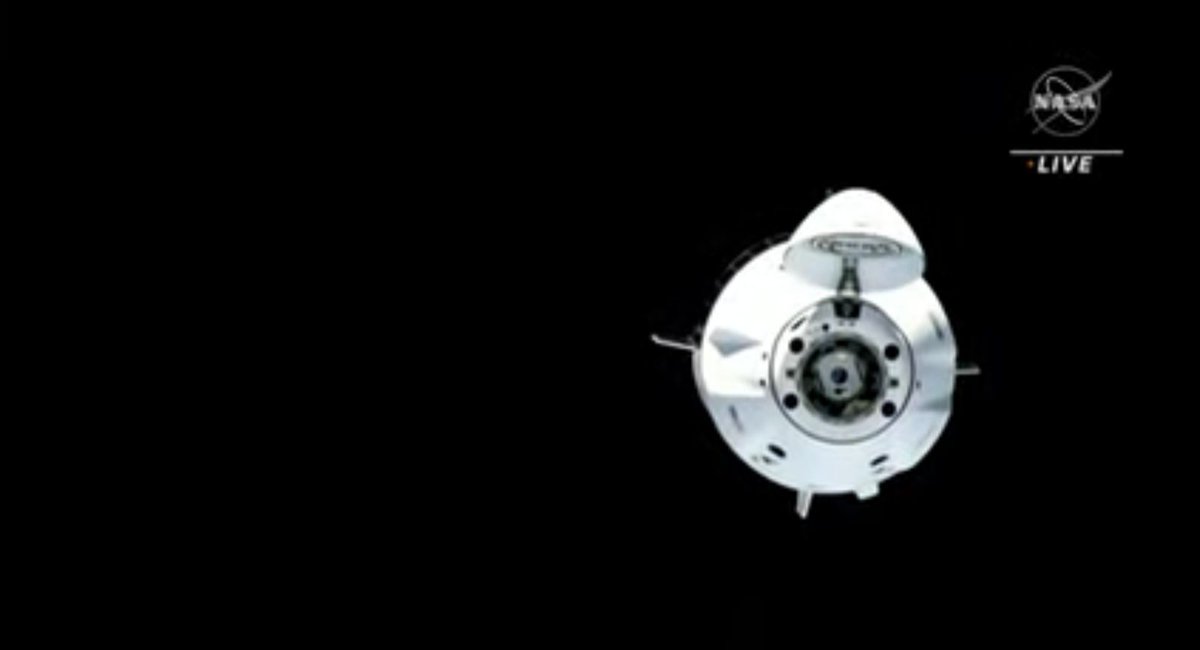 Live coverage: ISS docking of dragon Endeavour The forward hatch that ...