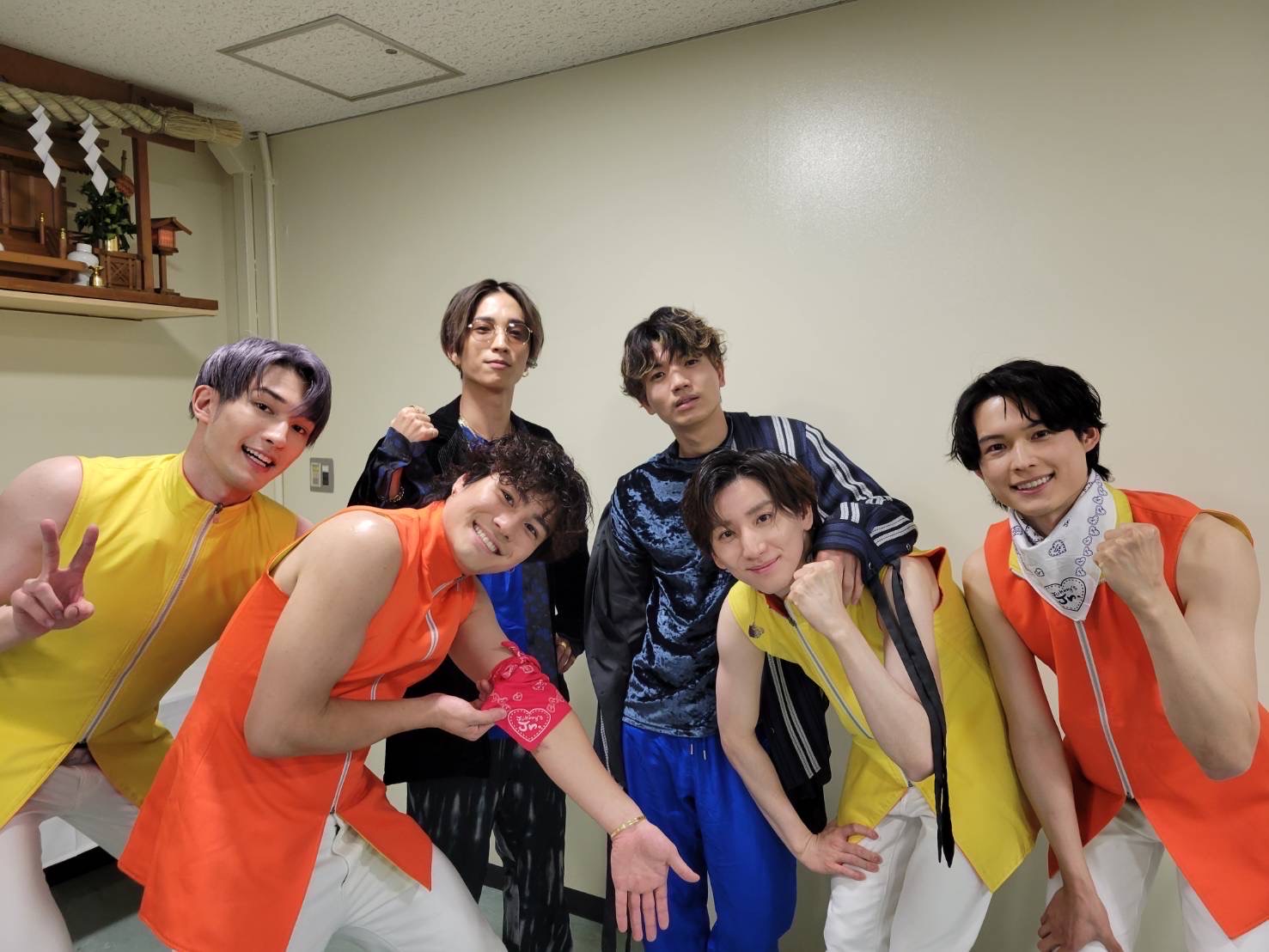 SixTONES / ソニーミュージック on Twitter: "NHKBSプレミアム「ザ少年倶楽部」 「Again」披露しました😌🎤 そして「初心LOVE」に乱入、「クイズ胸Q」にも参加 ...