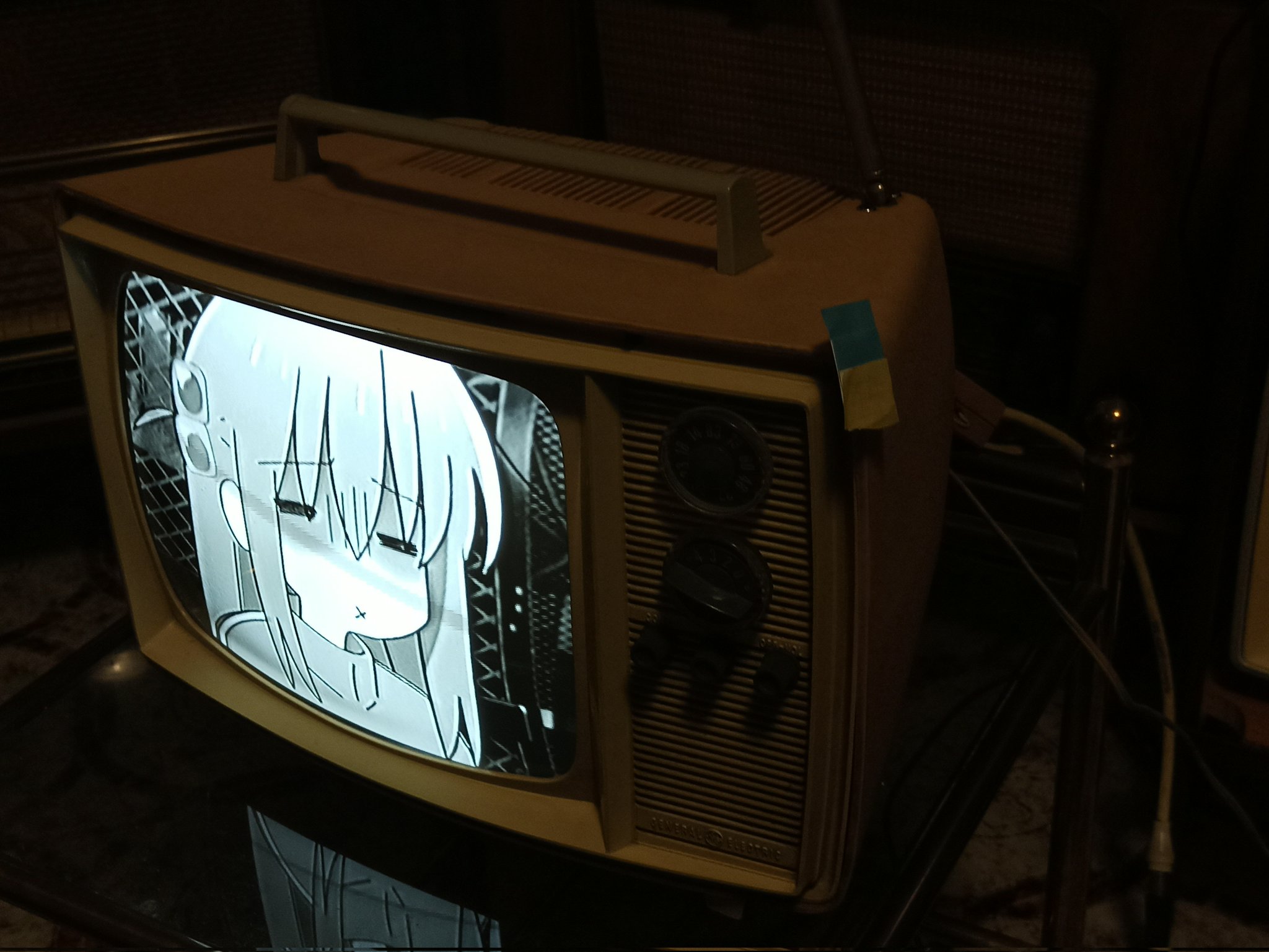 I put waifus on a vintage TV on Twitter: "Bocchi TV 💙💛 https://t.co/BvdS1oQjMH" / Twitter