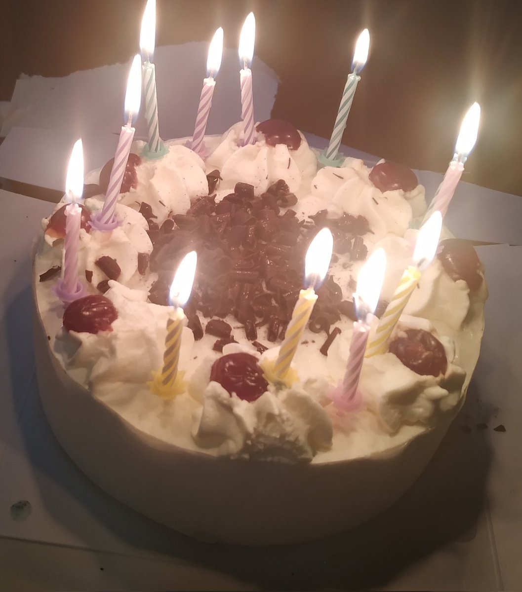 cummycucky on Twitter: "图一，蛋糕上里外各六根蜡烛代表着进入过露宝的66个野男人(除我之外) 图二，蛋糕每个人都有份，但只有我的加了料😂 图三，圣诞蛋酒 图四，激发露宝 ...