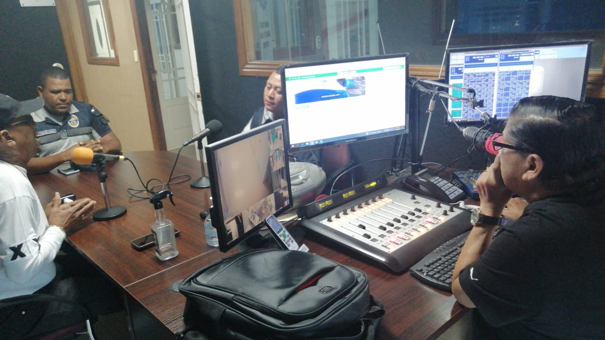 Policía Nacional on Twitter: "#Colón | El Teniente Danield Valdelamar y el Sargento Daniel ...