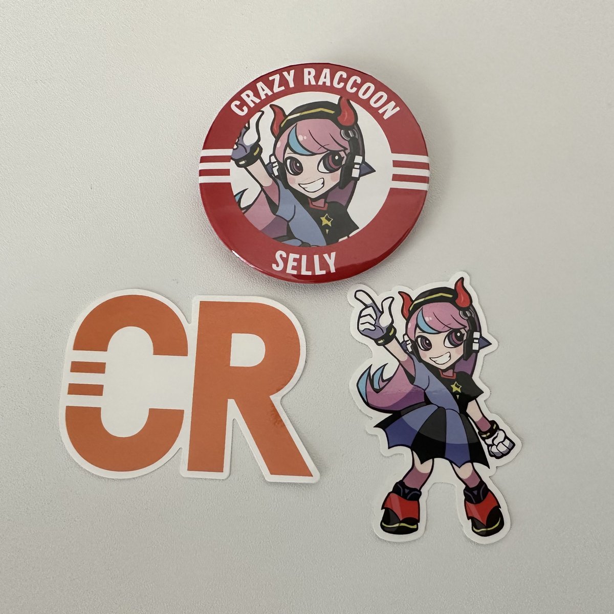 CR Tensai on Twitter: "一昨日CRストア遊びに行った時にSellyさんの缶バッジとステッカー貰ったkawaii~😍"