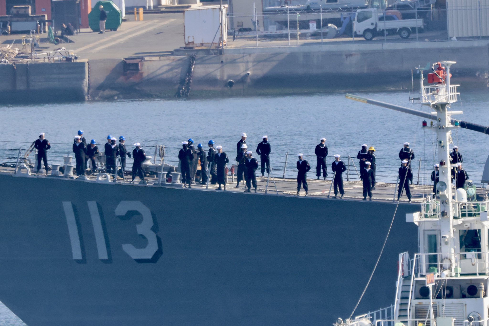 まぁさん on Twitter: "🇺🇸DDG-113 USS John Finn 弛めの登舷礼 https://t.co/zRtOa1gWZU" / Twitter