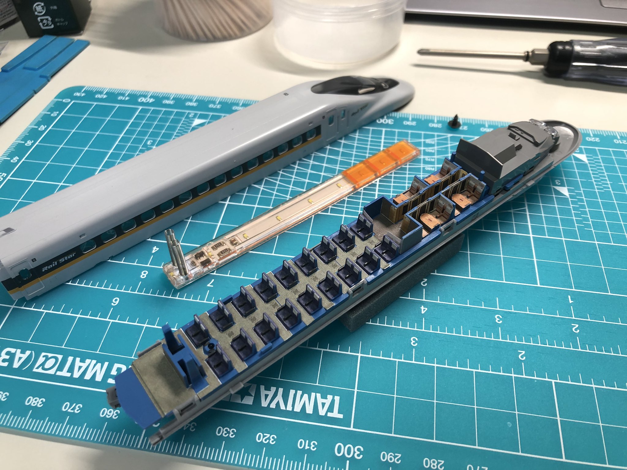 Masayan on Twitter: "セミコンパートメントも貼り終えて8号車もステッカー貼り完了。 https://t.co/o4453HuNCa" / Twitter