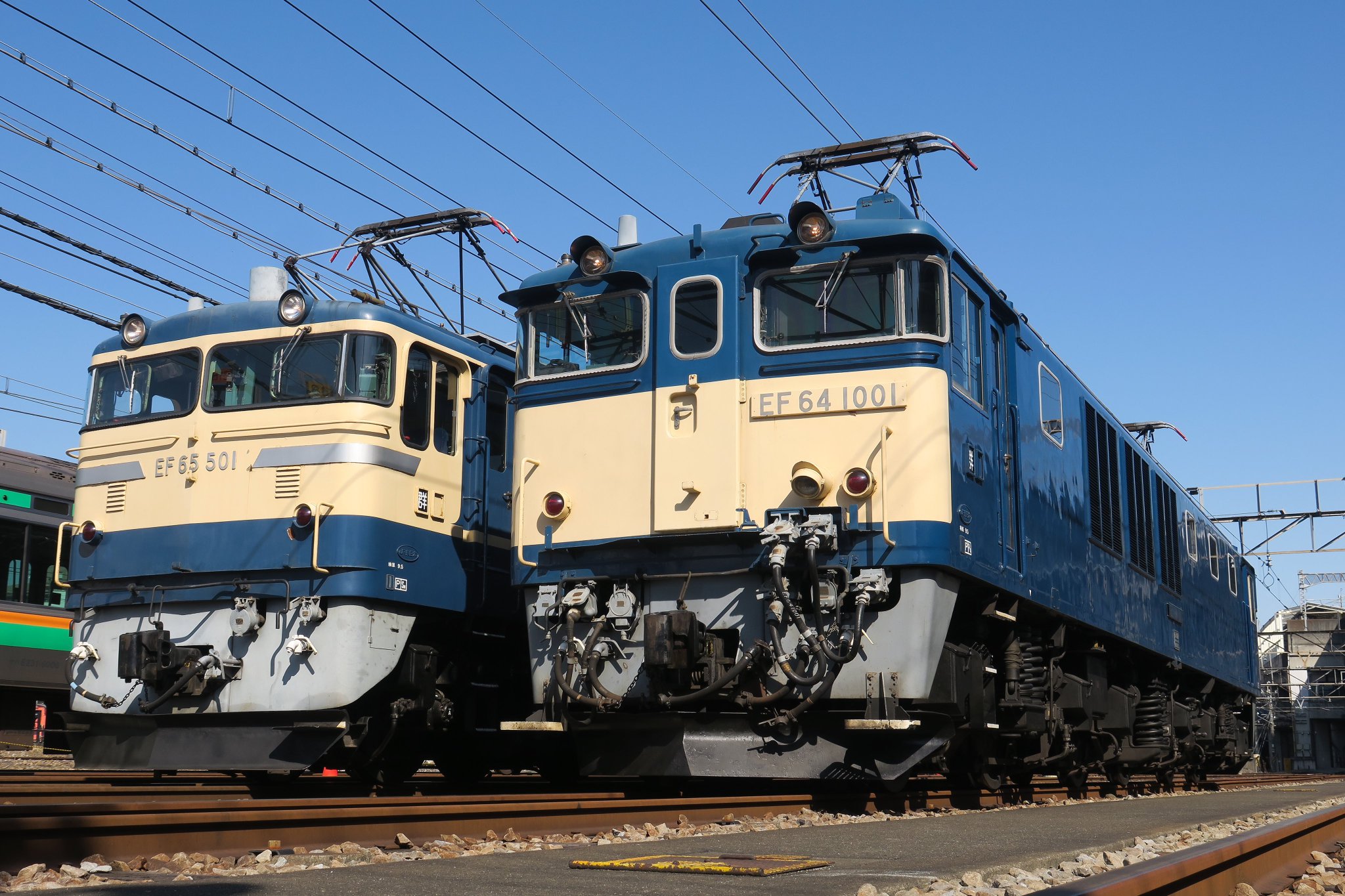 つっちー＠鉄道あか on Twitter: "高崎運輸区で開催された「EF64-1001＆EF65-501撮影会イベント」に参加してきました。 今回も8名という少人数！雲一つない快晴の下、P ...