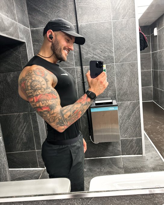 TW Pornstars - Shane Crommer. Pictures and videos from Twitter.