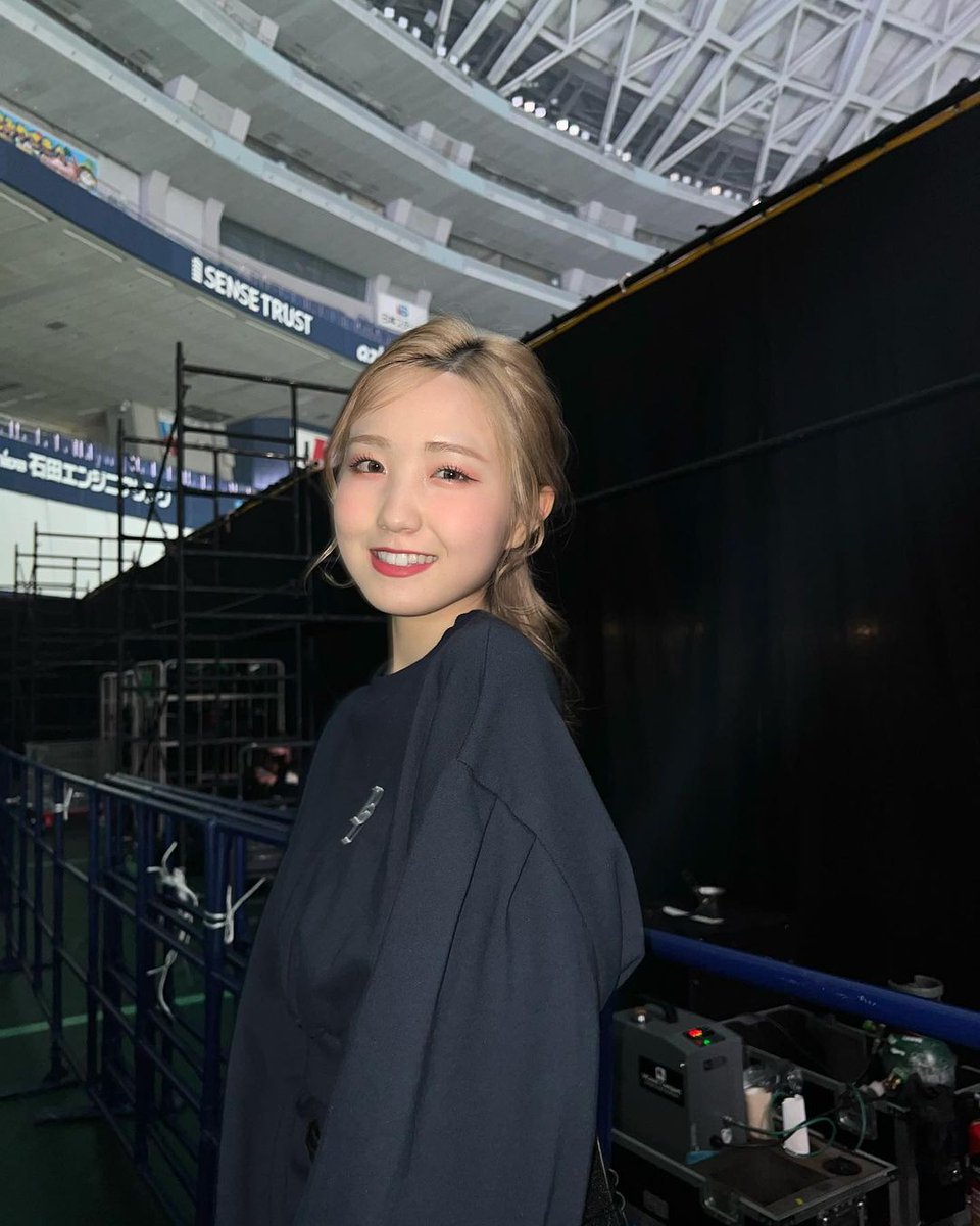 lunamoth on Twitter: "RT @Hitomi_Gallery: [📸] 230305 히스타그램 2💖 KANSAI COLLECTION 2023S/S Thank ...