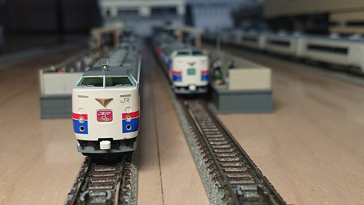 hagutetsu on Twitter: "TOMIX 485系1000番台（こまくさ） こまくさも列車無線アンテナはクモハが穴開け済み、クロハが穴あけ加工が必要です 車端部には配管が再現さ ...