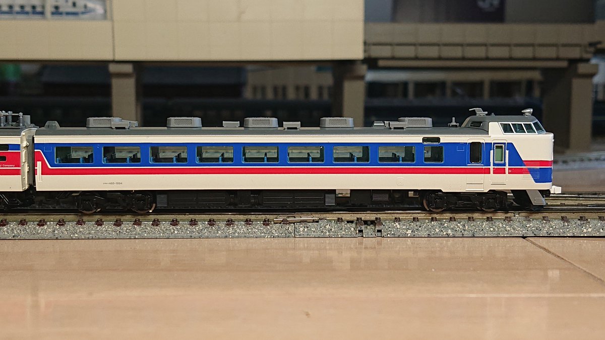 hagutetsu on Twitter: "TOMIX 485系1000番台（こまくさ） こまくさも列車無線アンテナはクモハが穴開け済み、クロハが穴あけ加工が必要です 車端部には配管が再現さ ...