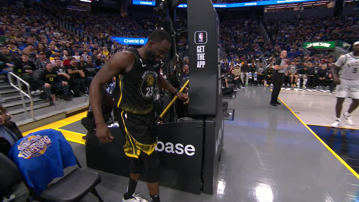 ClutchPoints on Twitter: "Draymond Green has re-entered the Warriors-Bucks game and the Chase ...