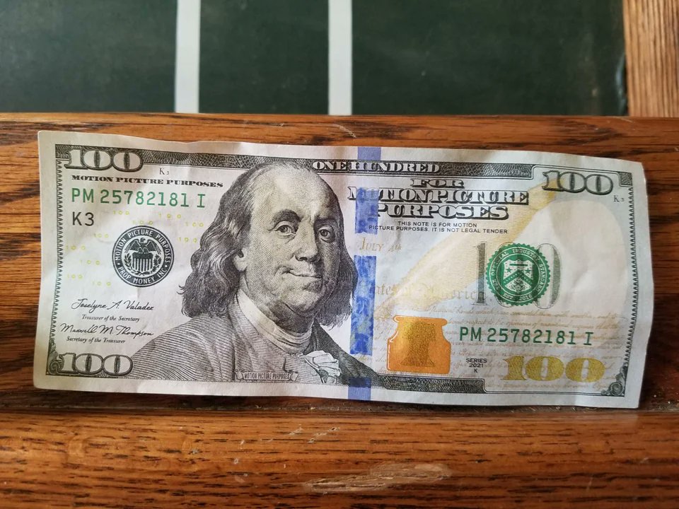 Quick you have 5 seconds to spot what's wrong with this $100 bill ...