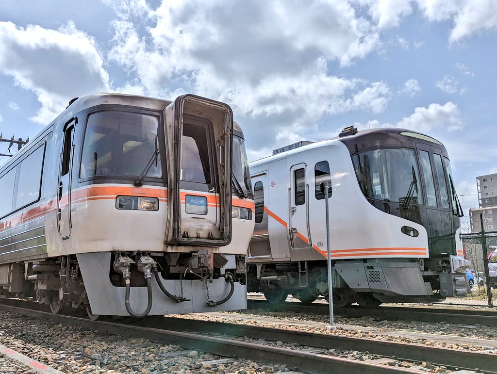 高山線民 on Twitter: "RT @waidobyu: キハ85系ありがとう編成とHC85系D5編成撮影会♪♪正面は晴れてしまい逆光ですが良い部分も・・・・"