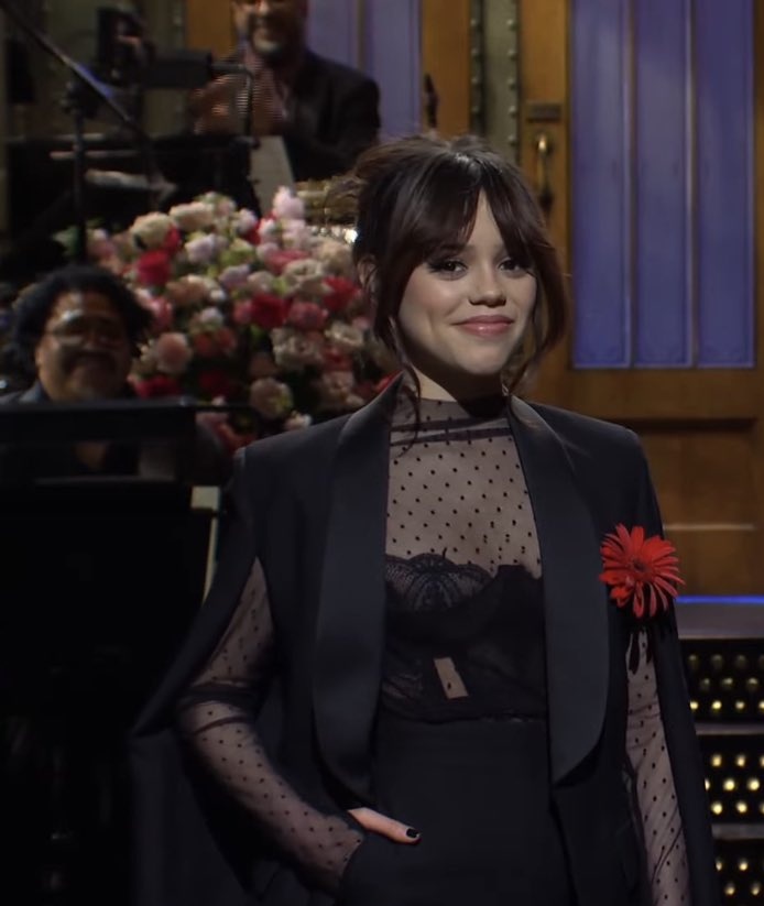 paloma 🏹🌿 on Twitter: "she needs to stop looking so fine with every fucking outfit"