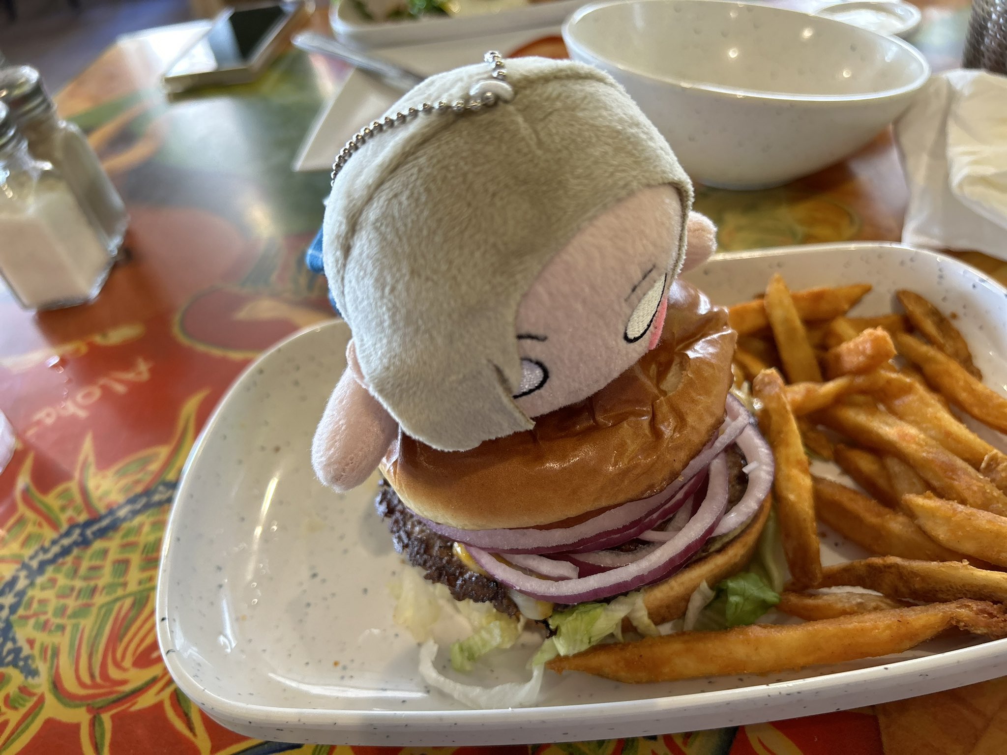 Dailyfanservice on Twitter: "RT @RABUAGAIN: BURGER!!!! NEW YORKER MIA TAYLOR!! https://t.co ...