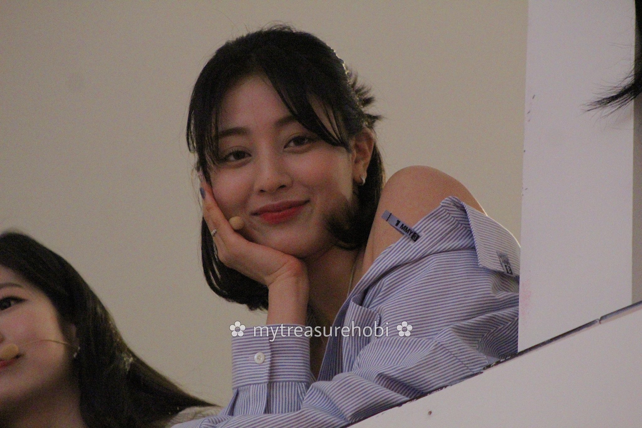 matthew + hanbin debut ☾ on Twitter: "230304 Jihyo at the Twice pop up in LA HER OFF THE ...