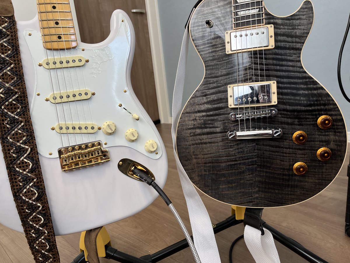 runrun_chan🍺 on Twitter: "弾くのは問題なくなってきたけど、さてどっちでいこうか"