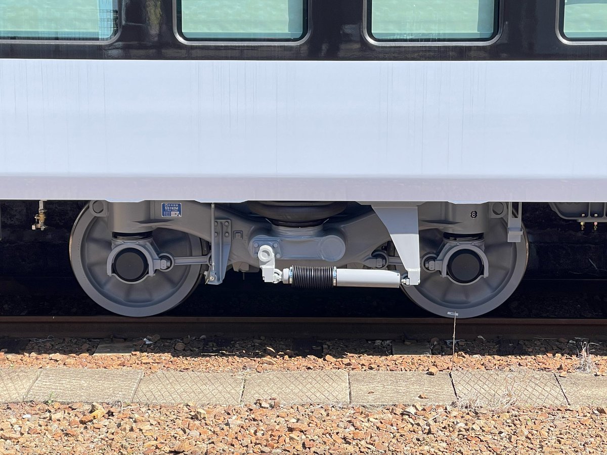 レールちゃんねる on Twitter: "#N100系 #N101F + #N102F 「SPACIA X 」甲種。VVVF・台車・屋根 #東武鉄道 #スペーシアX"