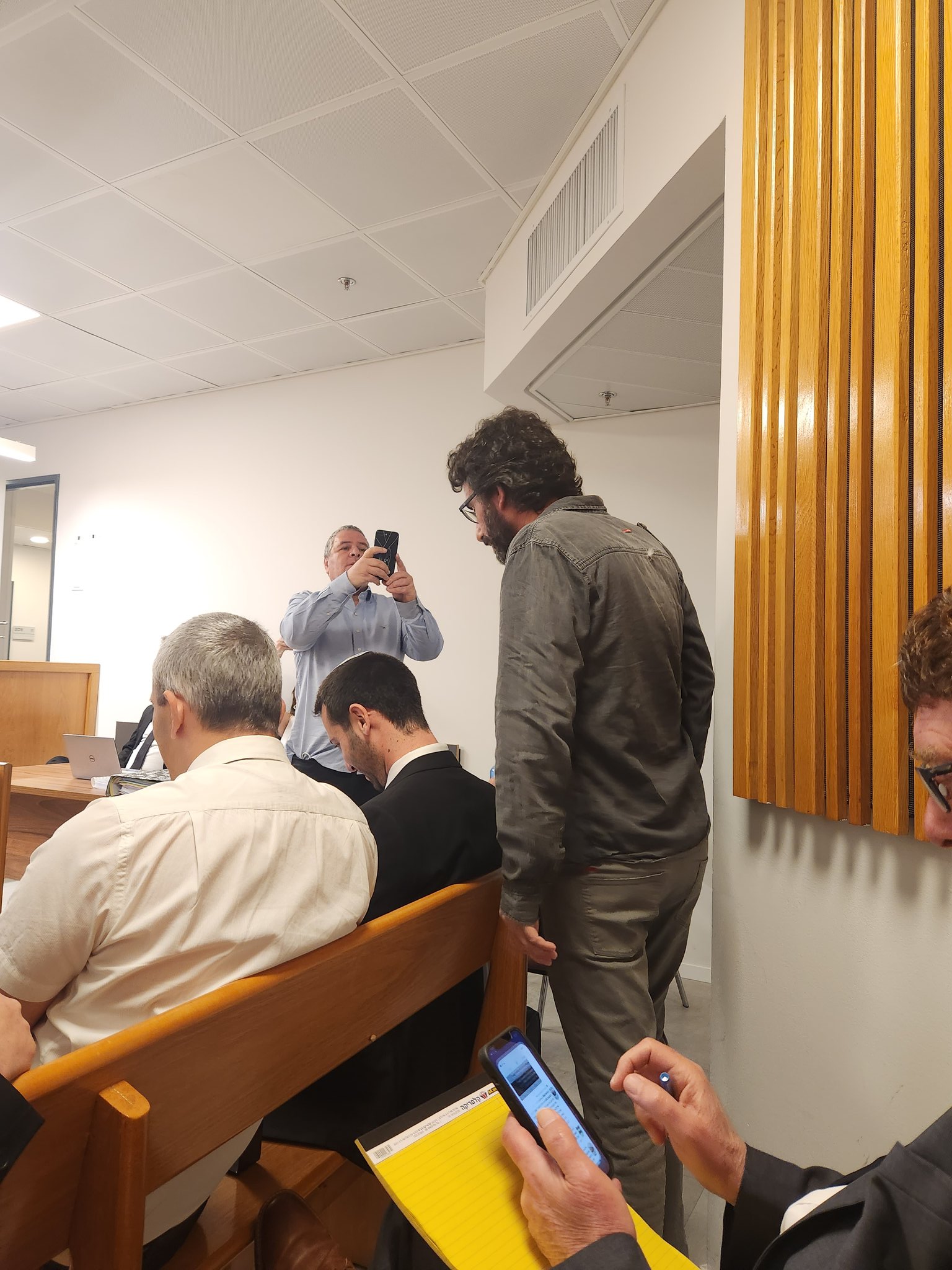 Chaim Levinson on Twitter: "עיתונאי גדול בעבודה https://t.co/CgEpes9K5J" / Twitter