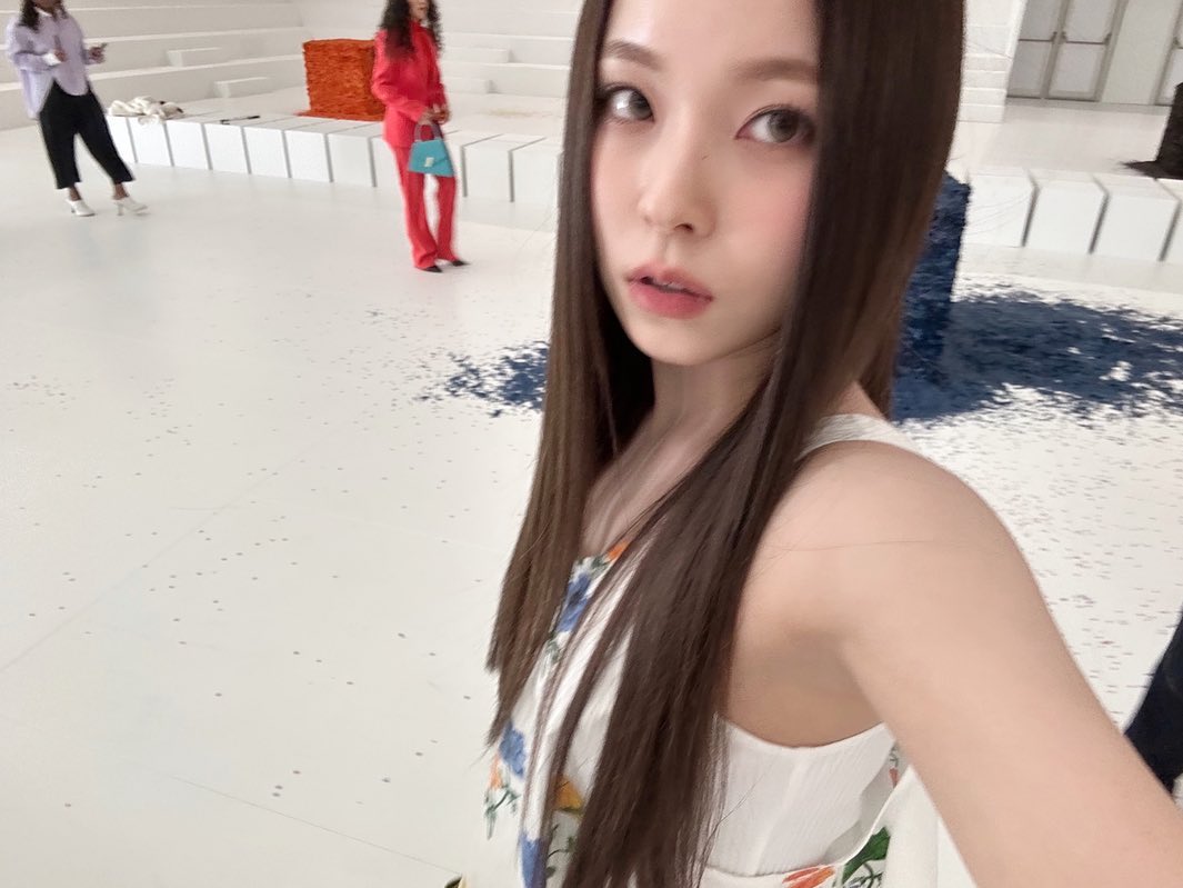 nmixx pics on Twitter: "NMIXX official instagram update with Kyujin (1/3) https://t.co ...