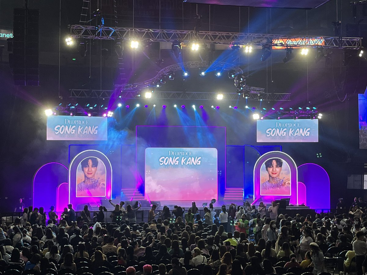 ABS-CBN News on Twitter: "LOOK: Fans start to fill the Araneta Coliseum for Korean actor Song ...