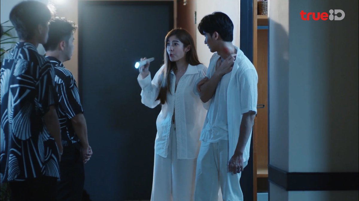 TrueID on Twitter: "มีคนเอาผึ้งไปปล่อยในห้องคุณปีย์!?!? คนที่วางแผนชอบทำร้ายลงมืออีกครั้งแล้ว 😠 ...