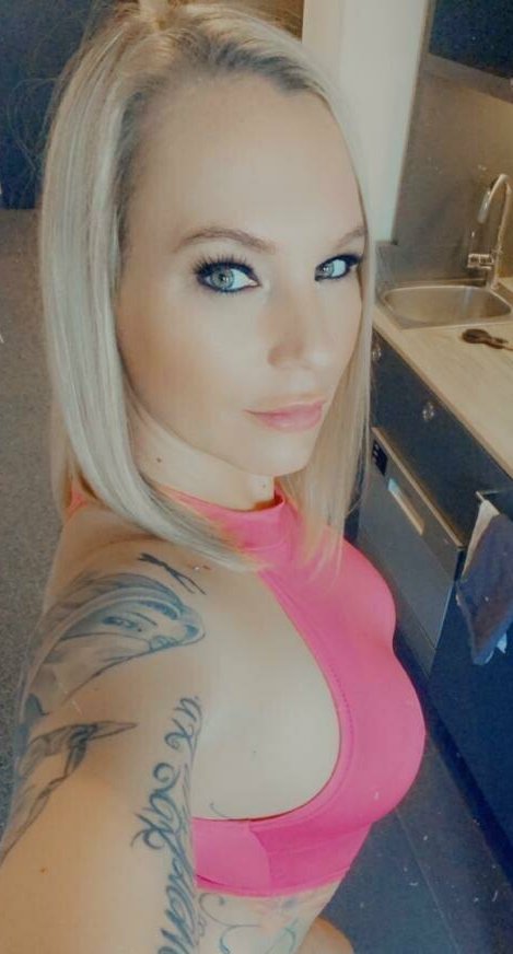 Vika Models on Twitter: "Schnell weg… der Montag ist hinter mir her! https://tinyurl.com/kiraknight"