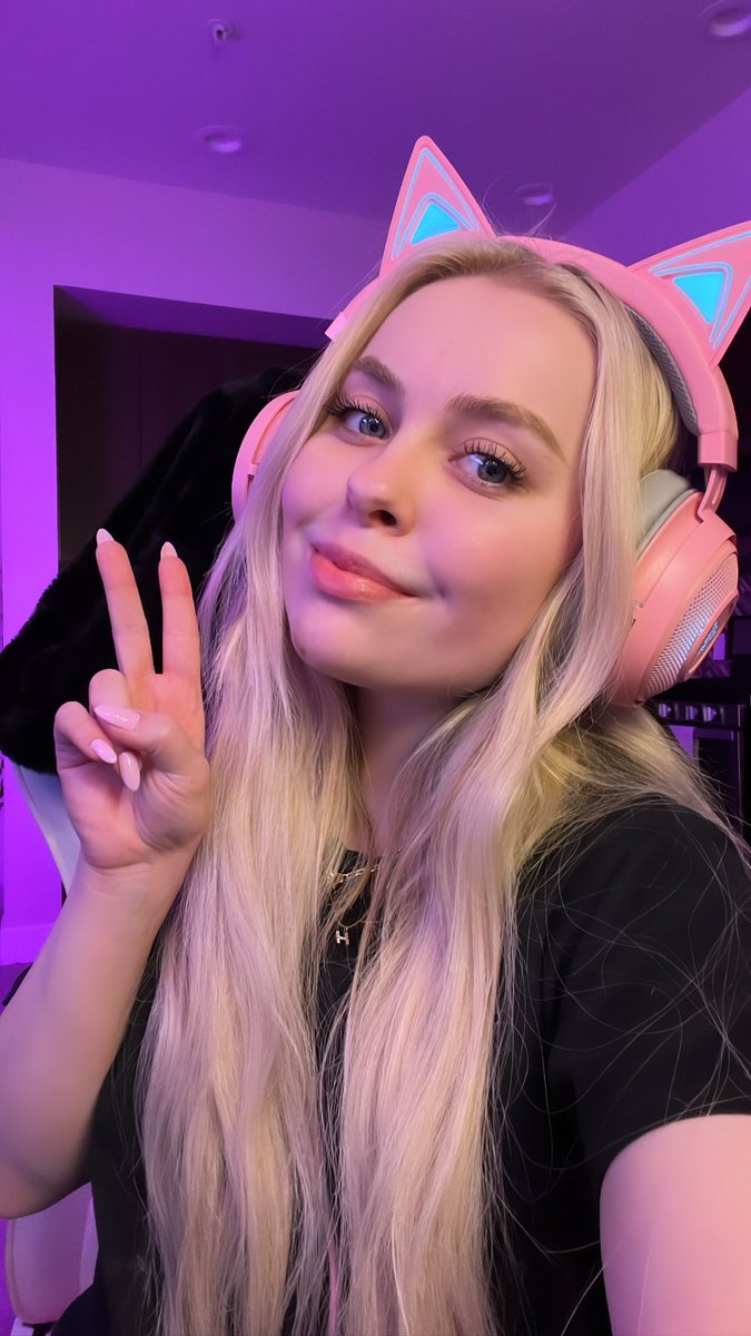 IM BACK!!!! 😸 https://t.co/jPlxl0Isr0 𝒽𝒶𝓁𝑒𝓎 🌸 @haleyspades