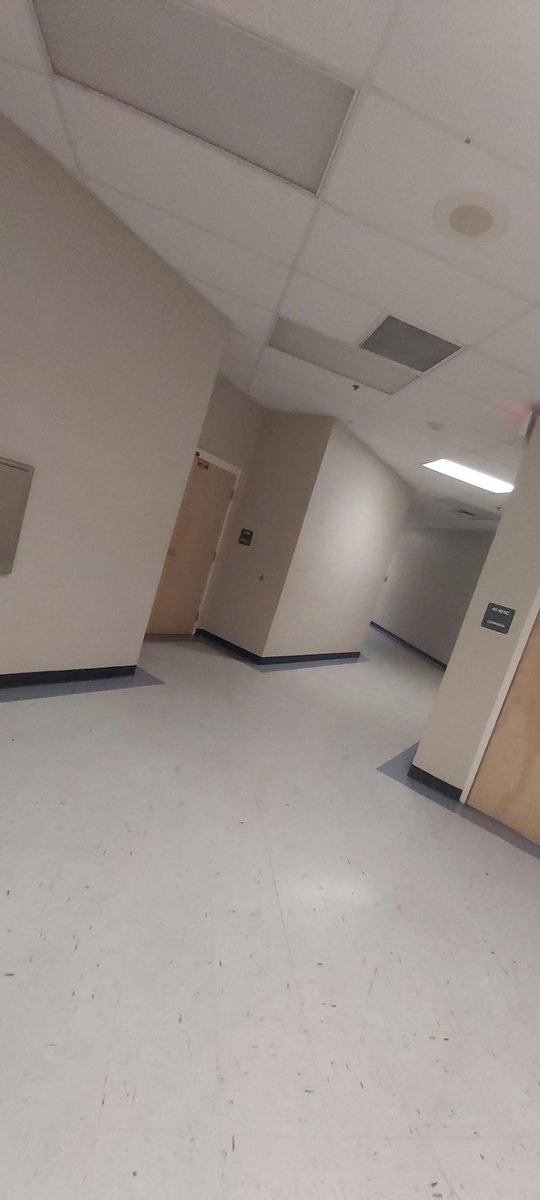 Liminal Spaces on Twitter: "Liminal space JT8GY"