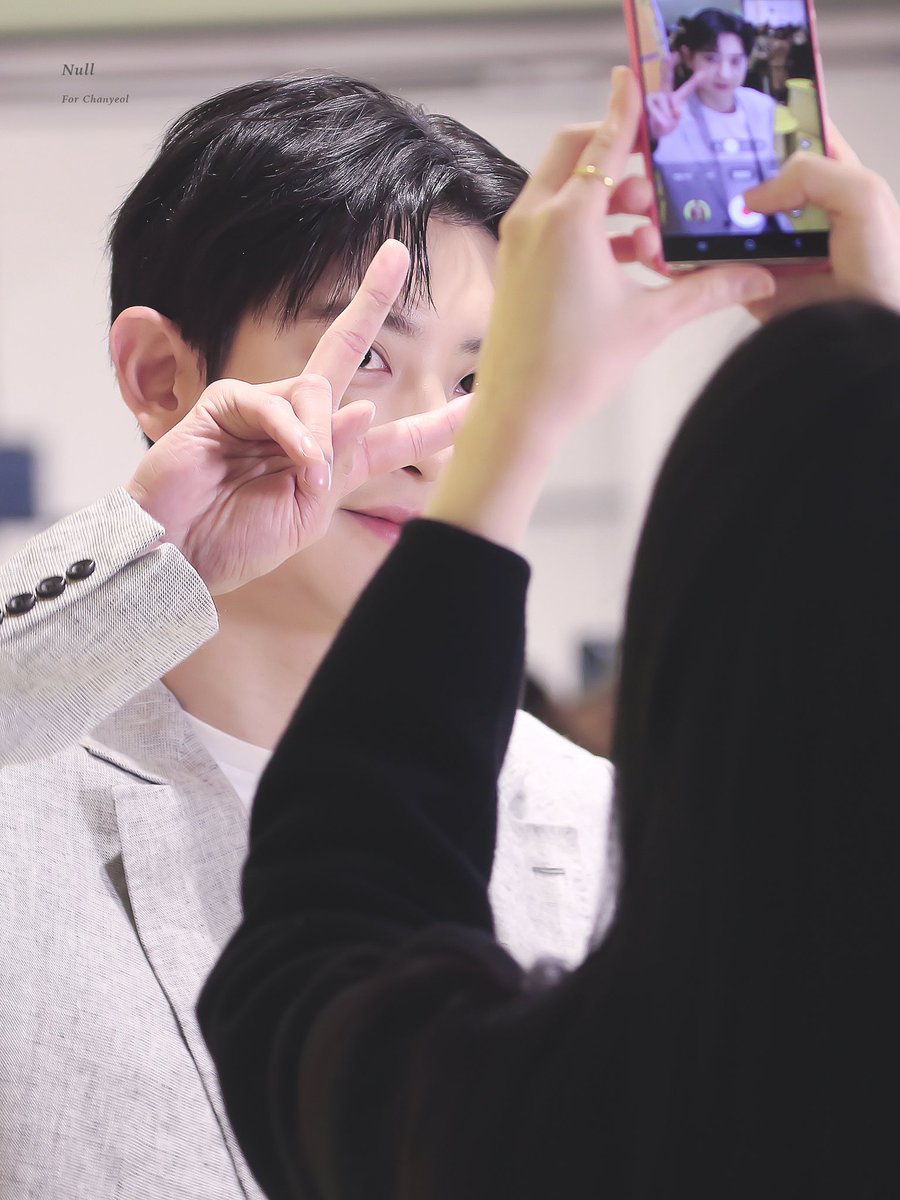 あき🍒🍓 on Twitter: "RT @19llnu: 230303 아쿠아디파르마 팝업스토어 찬열💜 이쁜 찬열이 보시고 오늘 티켓팅도 화이팅💜 모두 4월 8-9일 체조 ...