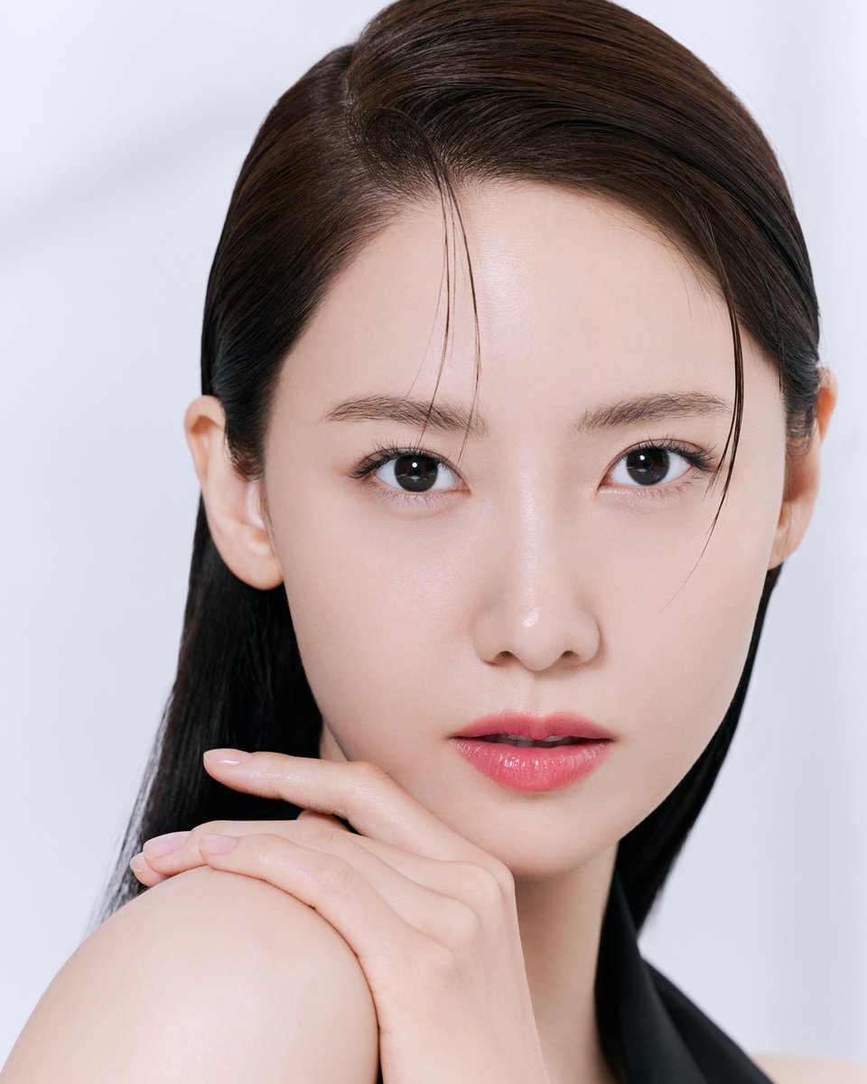Mystarmyangel on Twitter: "230306 YoonA - Estee Lauder promo pics cr marieclairekorea's IG (2 ...