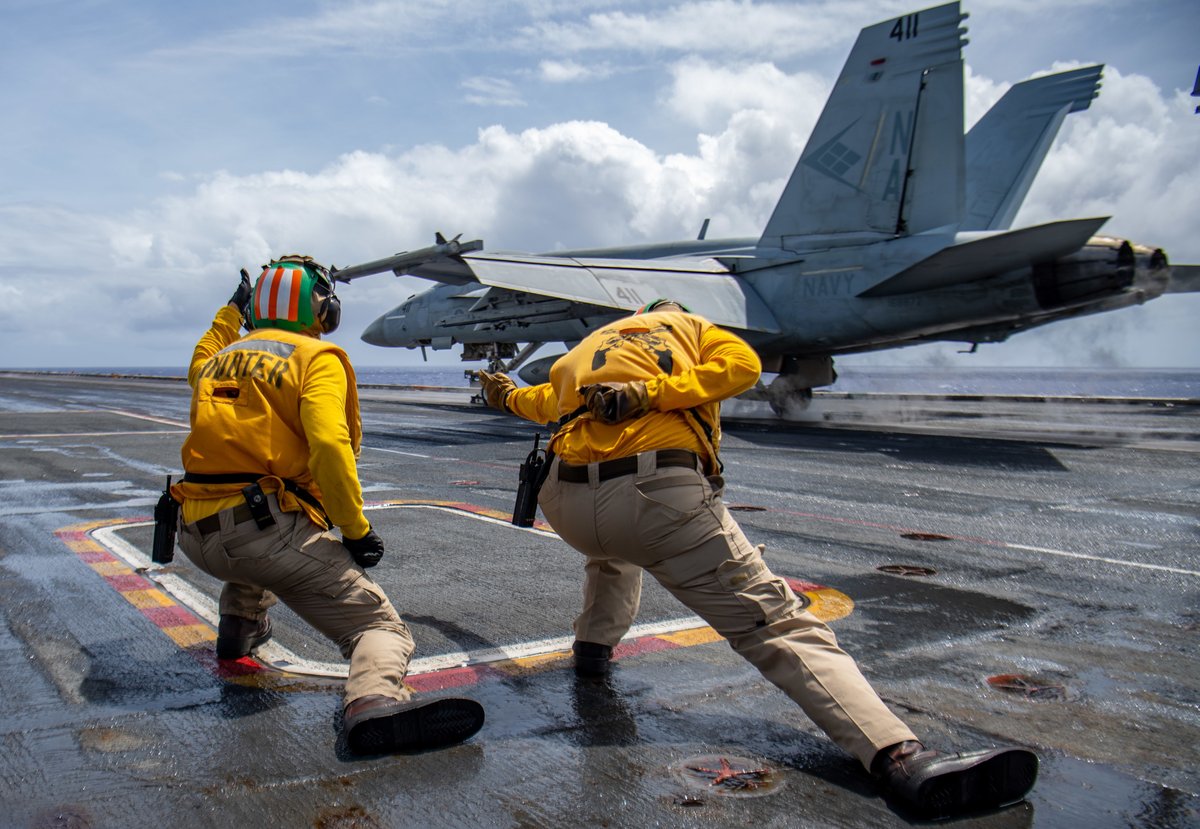 U S Navy On Twitter Usnavy Photos Of The Day 1️⃣ Ussnimitz