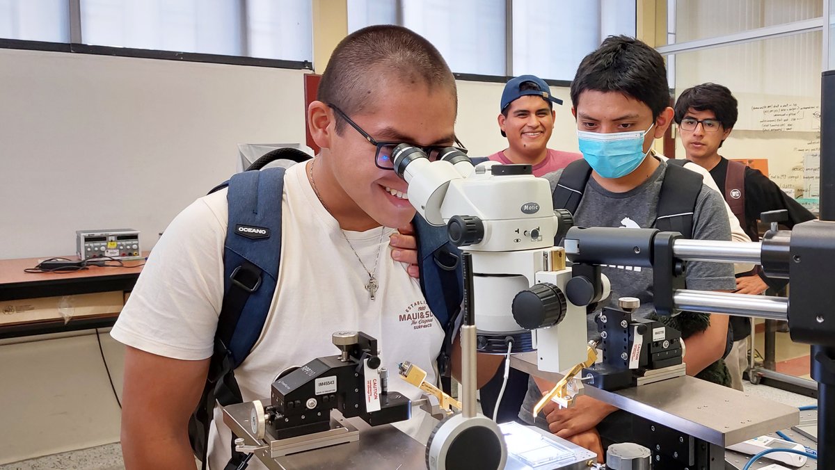 UNI on Twitter: "RT @INICTEL_UNI: 📡🙋‍♀️🙋‍♂️Alumnos y alumnas de la Asociación de Centros de ...