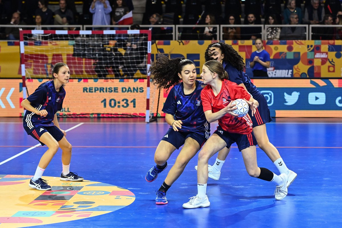 Ministère des Sports 🇫🇷 on Twitter: "RT @ffhandball: Retour en images sur les matchs de Hand à 4 ...