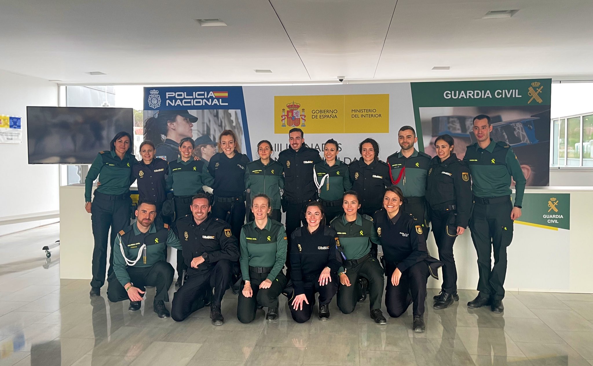 Escuela Nacional de Policía 🇪🇸 on Twitter: "Los alumnos de @PoliciaEscuela finalizan las III ...