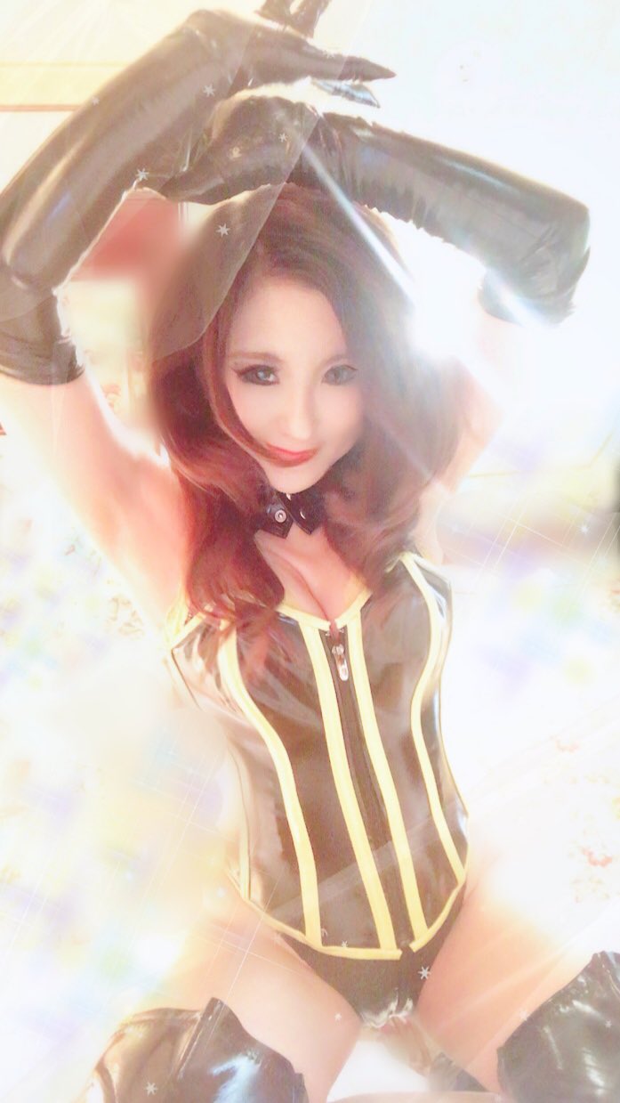 華乃 女王様🌹🐝Mistress Kano.. on Twitter: "Rubber mistress & rubber slave. 【調教日記】 あたくしだけの特別コース“メスイキmix ...