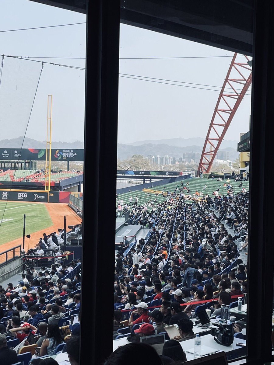 J SPORTS 野球好き【公式】 on Twitter: "⚾️MOBYさんWBC台湾レポ⚾️ オランダ🆚キューバ 台中インターコンチネンタル野球場 たくさんのファンが！📣 #WBC ...