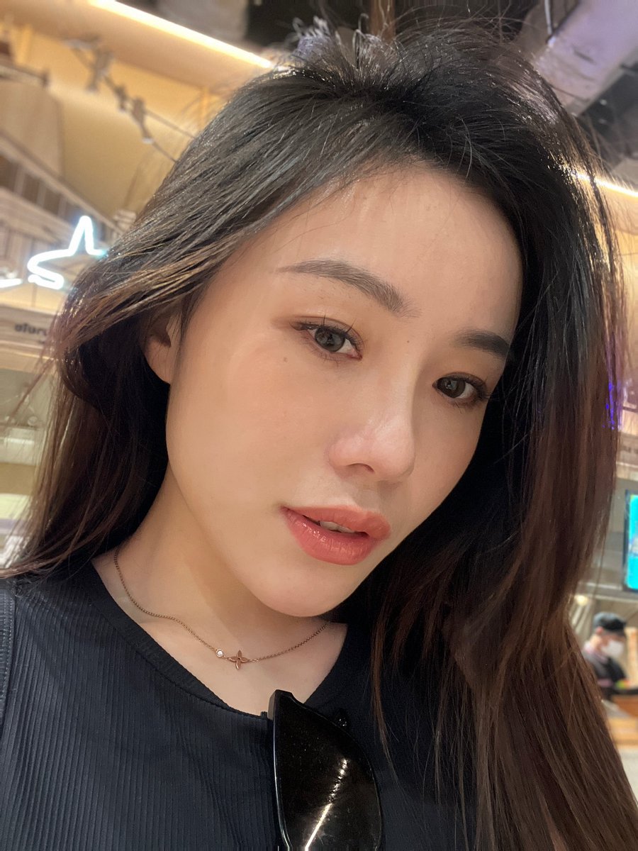 铁锤姐姐 On Twitter 今天化妆的手感真好,感觉我只适合这种很费时间的自然挂妆容(底妆睫毛费劲)口红眼影稍微重一点就很风尘