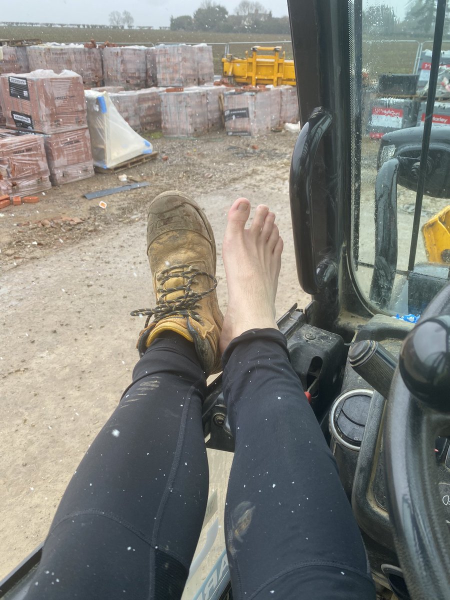 🚜Master Digger Uk on Twitter: "Weak Wednesday for you piggies. These feet will make you relapse ...