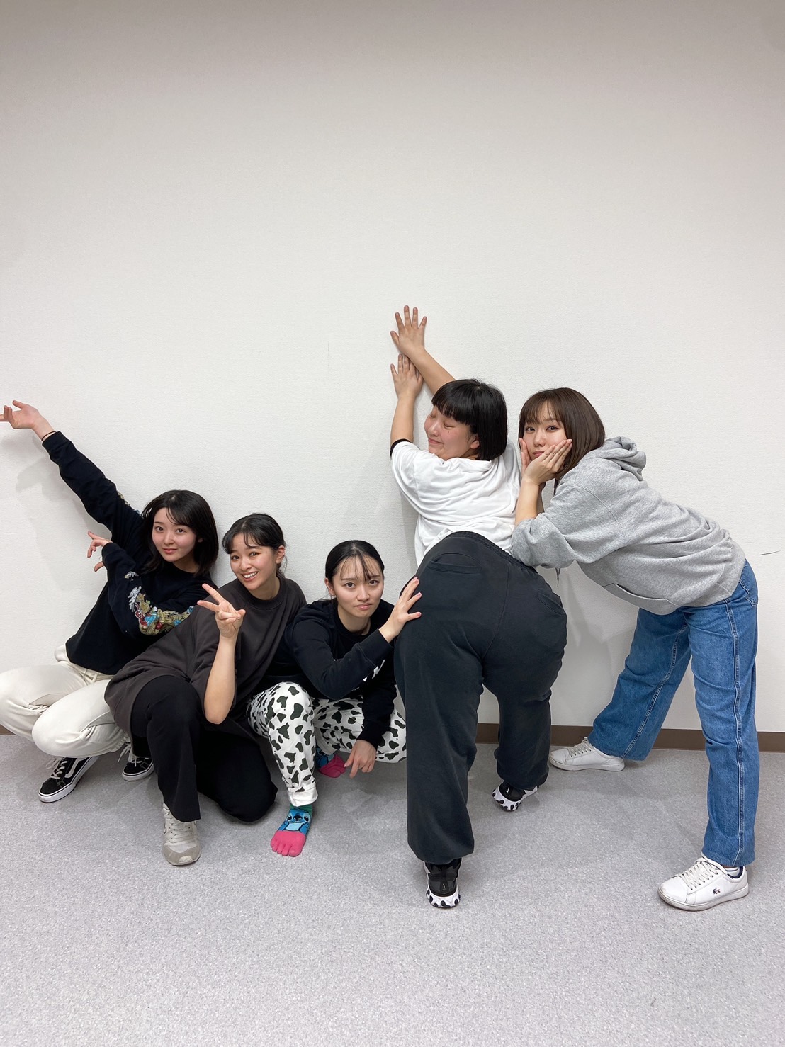 吉本新喜劇 On Twitter 〜〜〜〜〜〜〜 吉本新喜劇記念日 🗣まであと14日 〜〜〜〜〜〜〜 本日は 国際女性デー 👩 日々レッスンに励んでいる 秘蔵っ子 女子メンバーたち👧