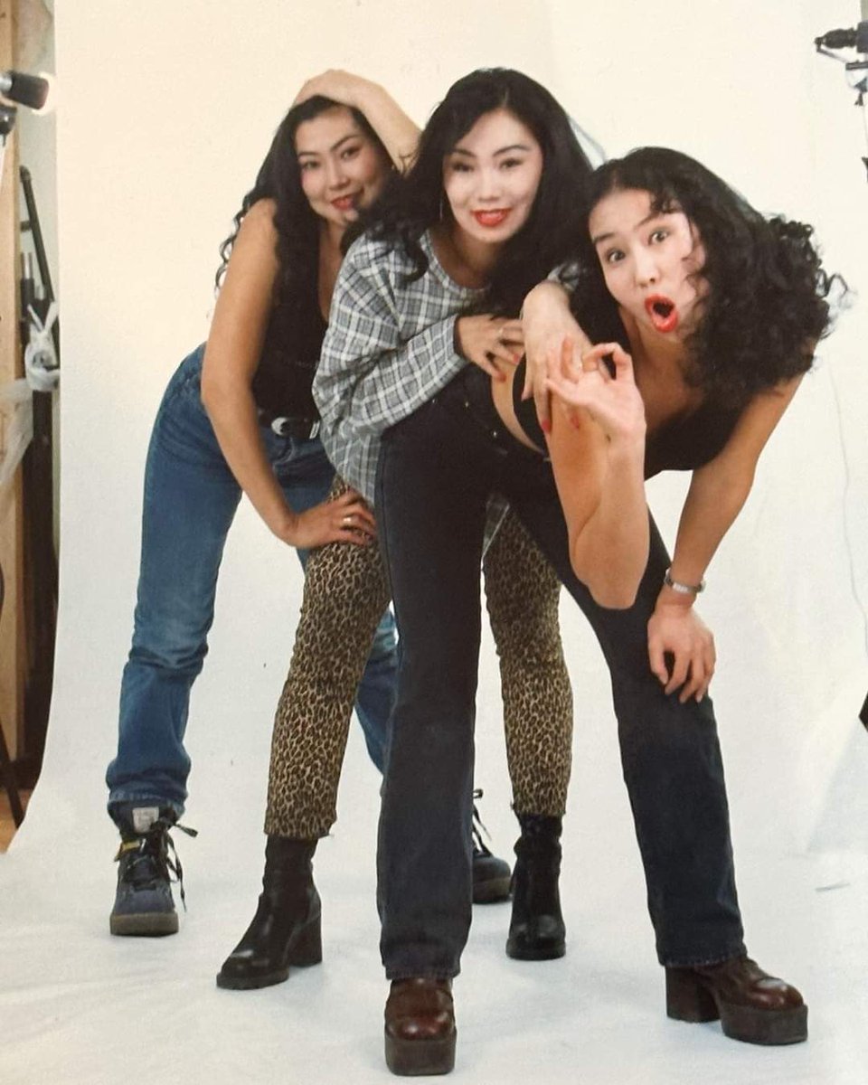 Э Ичинхорлоо On Twitter Жүжигчин Уранчимэг Охидууд маань ээж нартаа зориулж хамтдаа зургаа