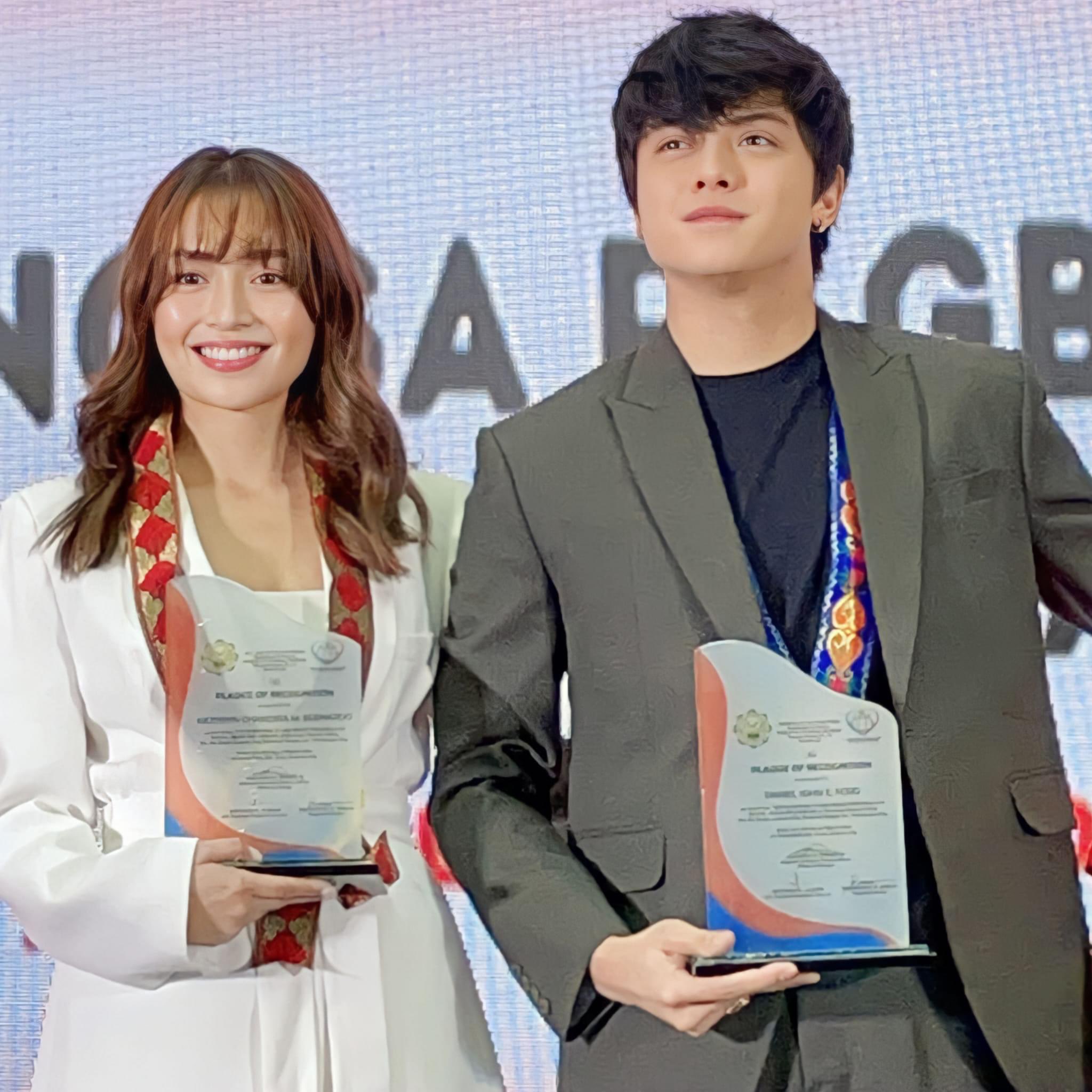 Rod Magaru on Twitter: "KATHNIEL yan e. Always the role model. 💙 https://t.co/SYR1I2FunK" / Twitter